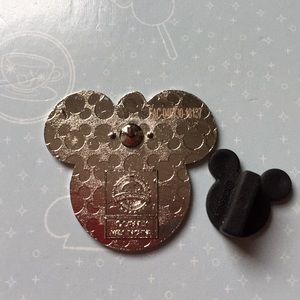 Disney | Accessories | Disney Parks Minnie Mouse Mickey Head Shaped Pin ...